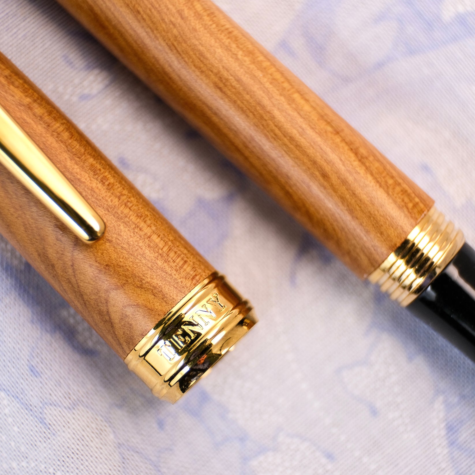 Tenny Coronation Fountain Pen - Taiwanese Incense Cedar (肖楠木) – Muze Pens